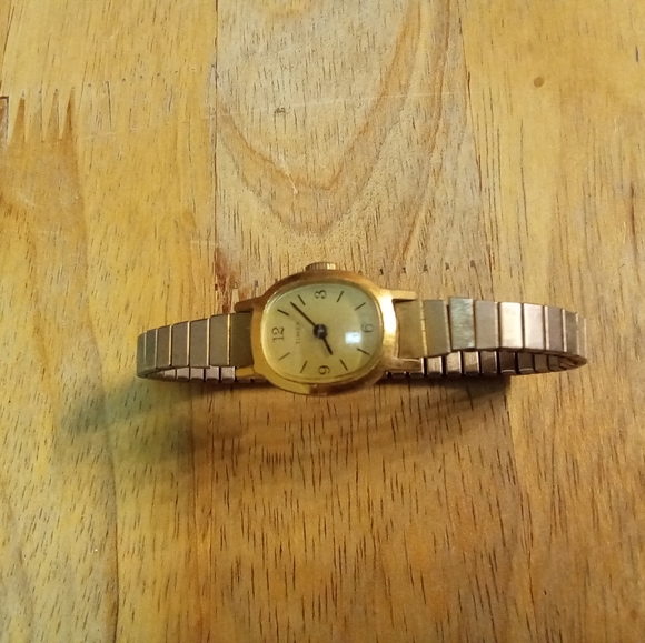 Timex | Accessories | Vintage Womens Timex Bezel Watch | Poshmark